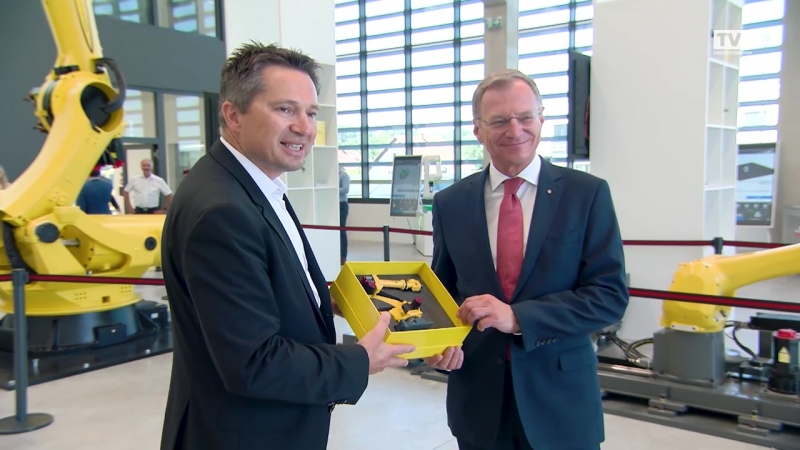 Thomas Stelzer besucht FANUC in Vorchdorf | SW 30-2023 | SALZKAMMERGUT ...